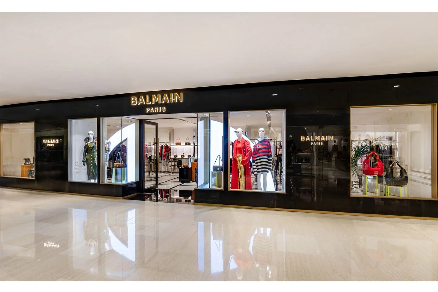 BALMAIN 携手INTO1 成员尹浩宇、周柯宇亮相上海恒隆广场精品店焕新开幕酒会 — Amazedaily