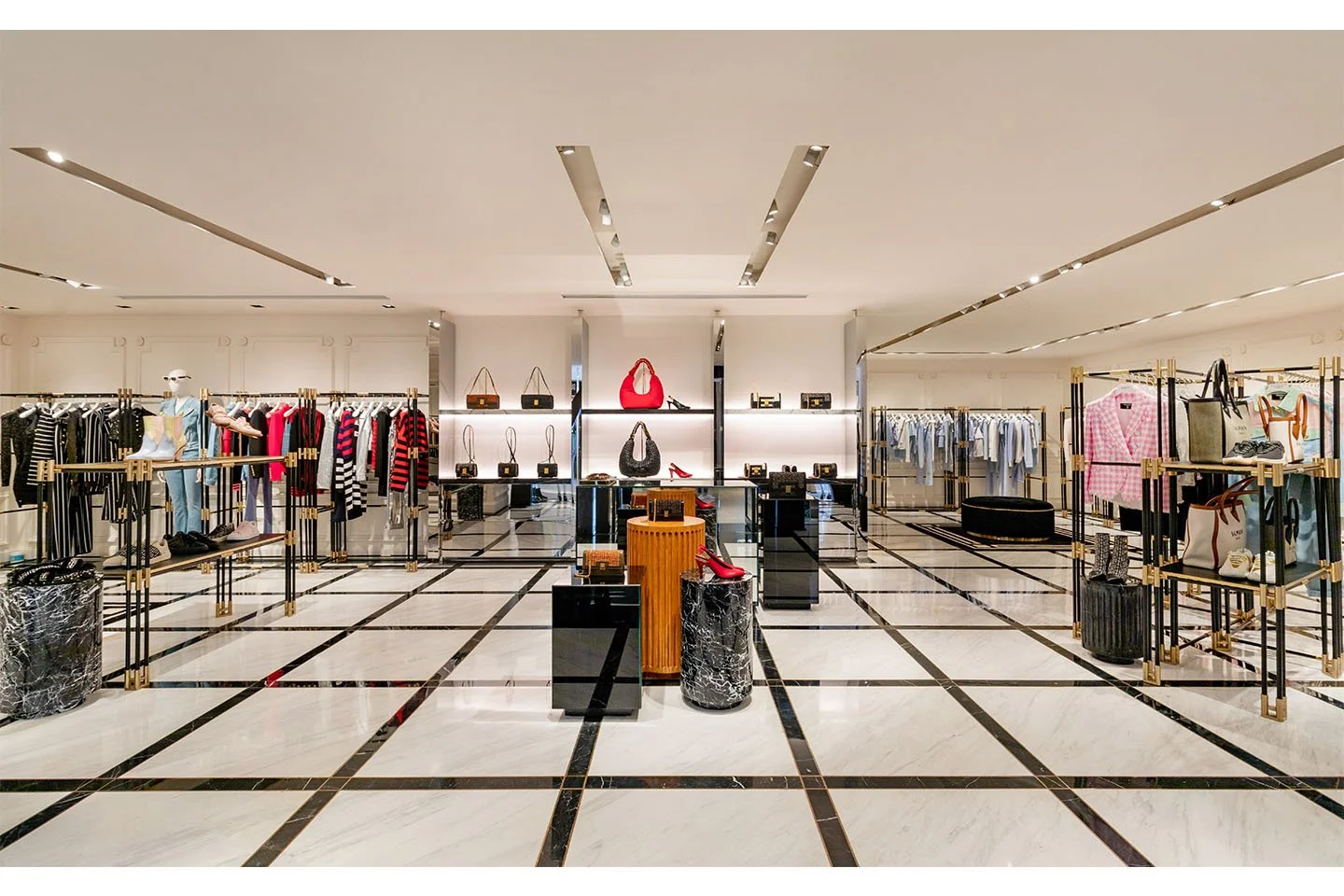 BALMAIN 携手INTO1 成员尹浩宇、周柯宇亮相上海恒隆广场精品店焕新开幕酒会 — Amazedaily