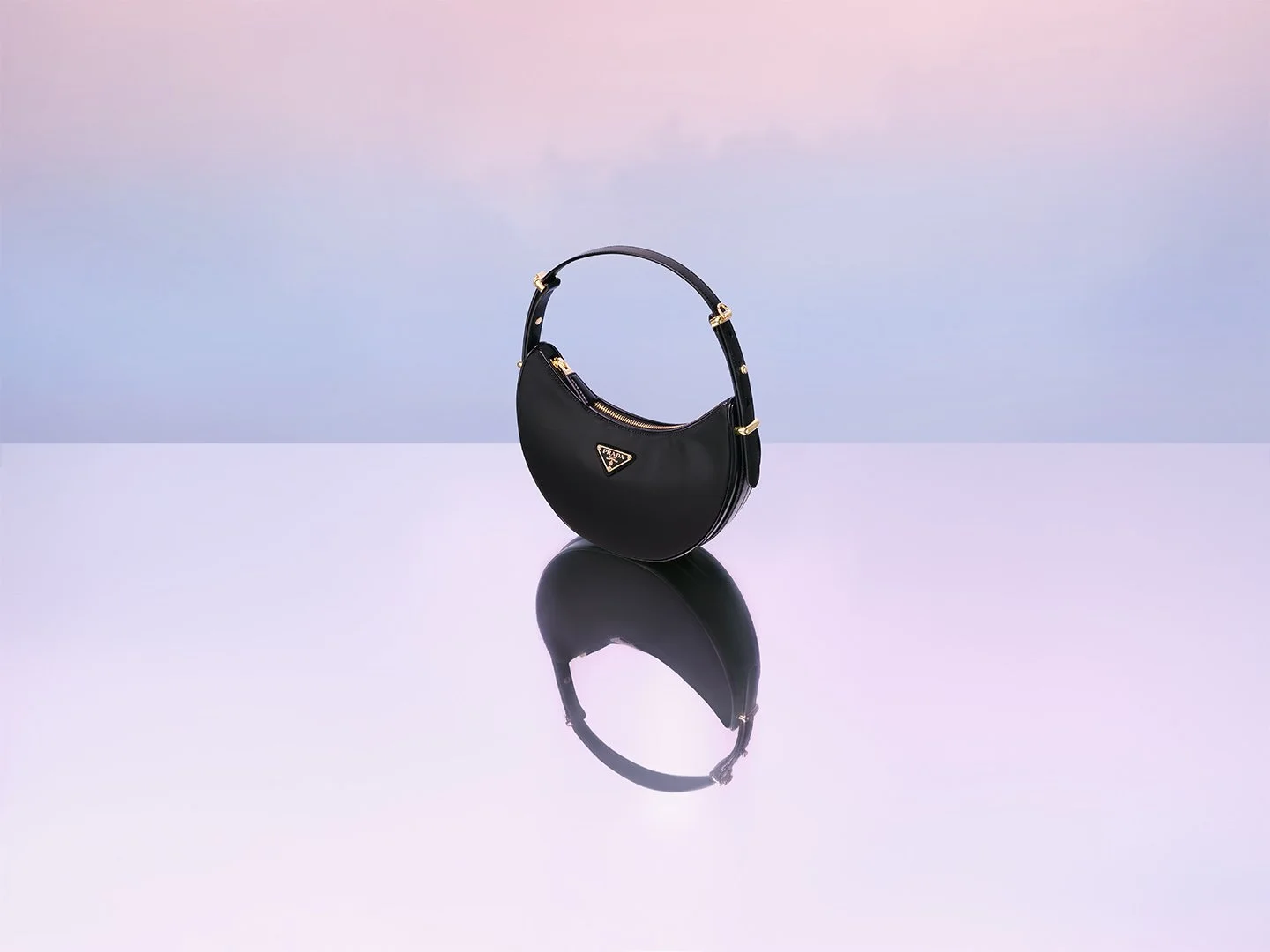 Prada呈献2023七夕情人节精选系列，由檀健次、李雯倾情出镜演绎七夕大片 — Amazedaily