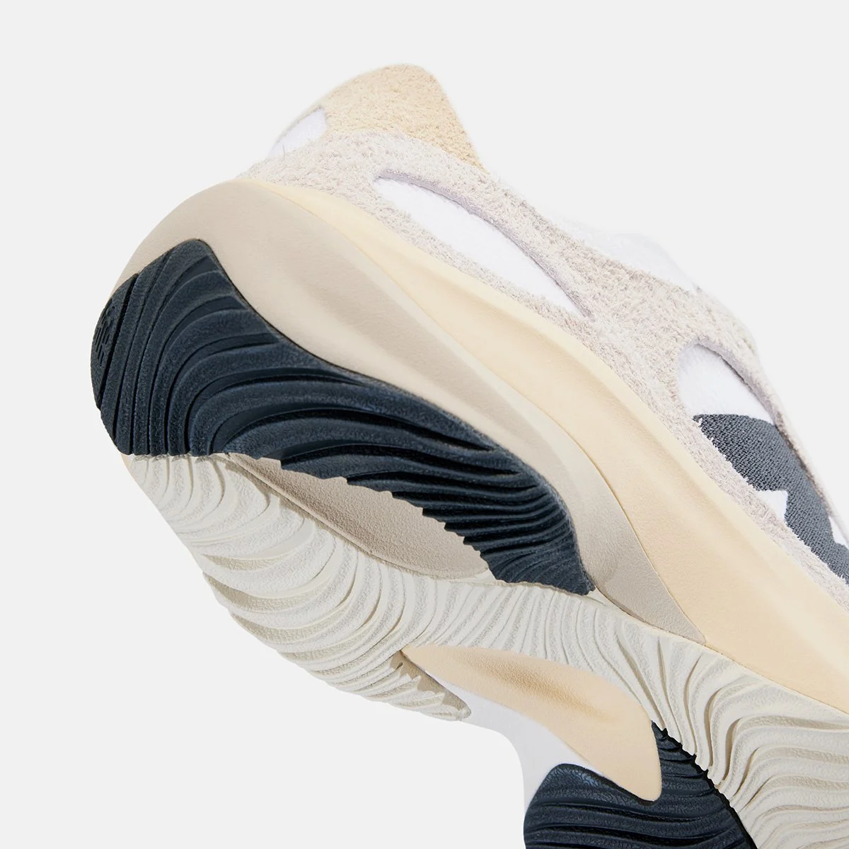 New Balance 释出全新造型 WARPED RUNNER 鞋款，带你瞬移新纪元 — Amazedaily