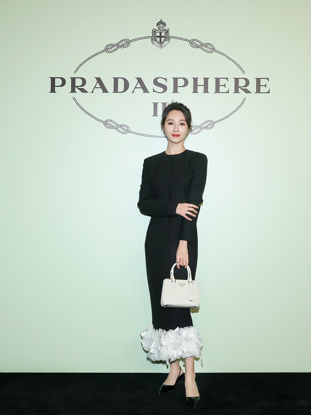 巩俐、李现、刘雯、杜鹃等众星亮相《Pradasphere II》展览，共游星球普拉达 — Amazedaily