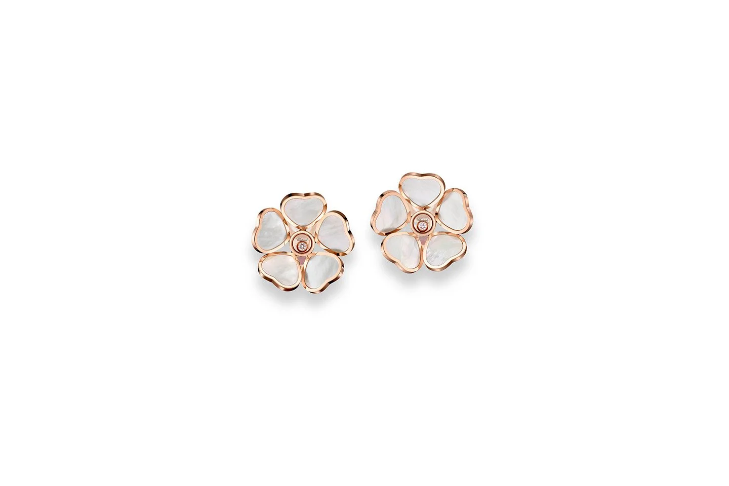 演员白鹿佩戴Chopard萧邦Happy Hearts Flowers系列珠宝出席活动 — Amazedaily