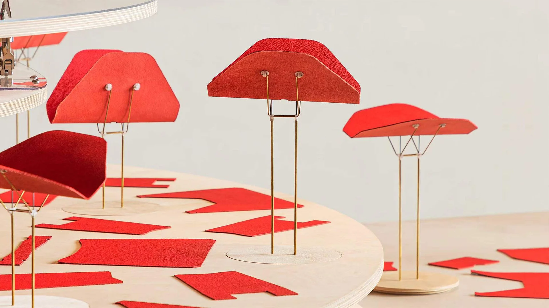 Valextra携手Isabel + Helen创意工作室呈现“The Rhythm of Valextra”动态艺术装置 — Amazedaily