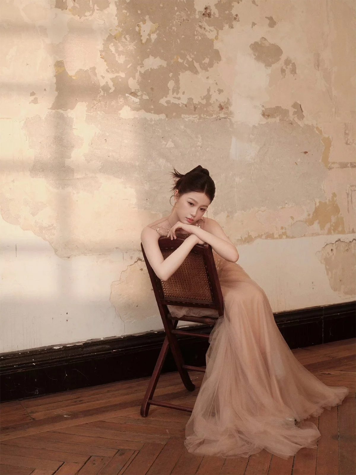 演员虞书欣佩戴Chopard萧邦珠宝臻品出席线下活动 — Amazedaily