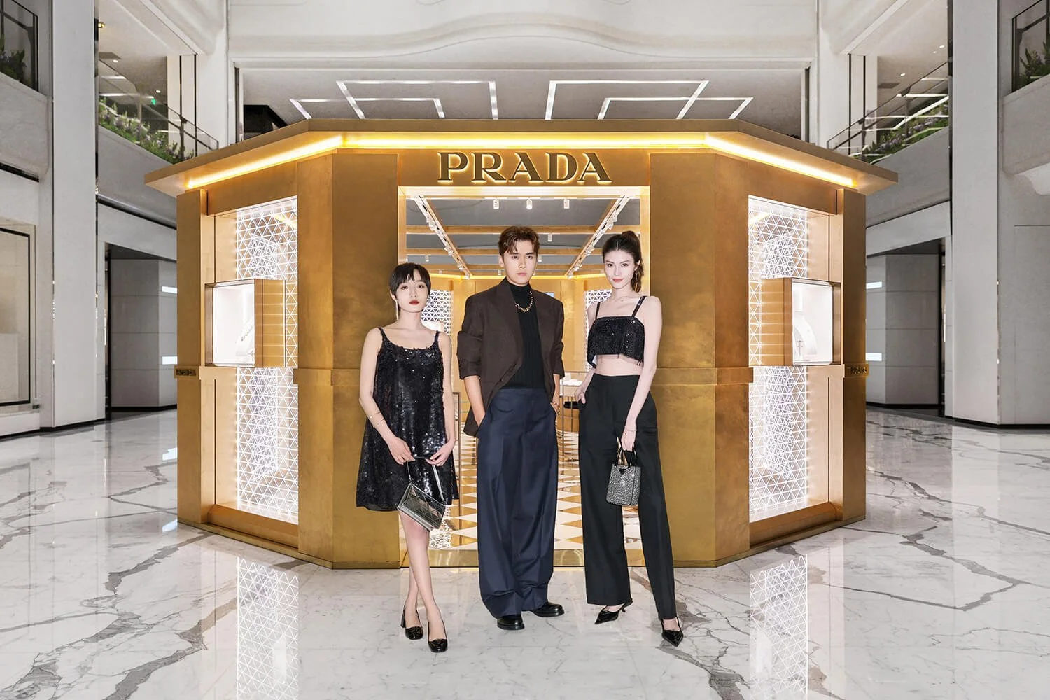 Prada Triangolo限时店闪耀亮相北京SKP — Amazedaily