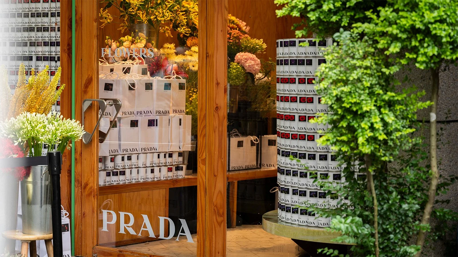 Prada 2023秋冬系列广告大片于全球精选花店生动呈现 — Amazedaily