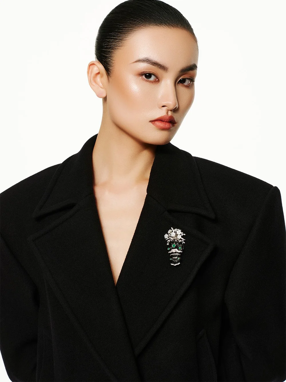 Gemfields携手MidnightOperaHouse，呈献「花时画境」系列祖母绿高珠作品 — Amazedaily