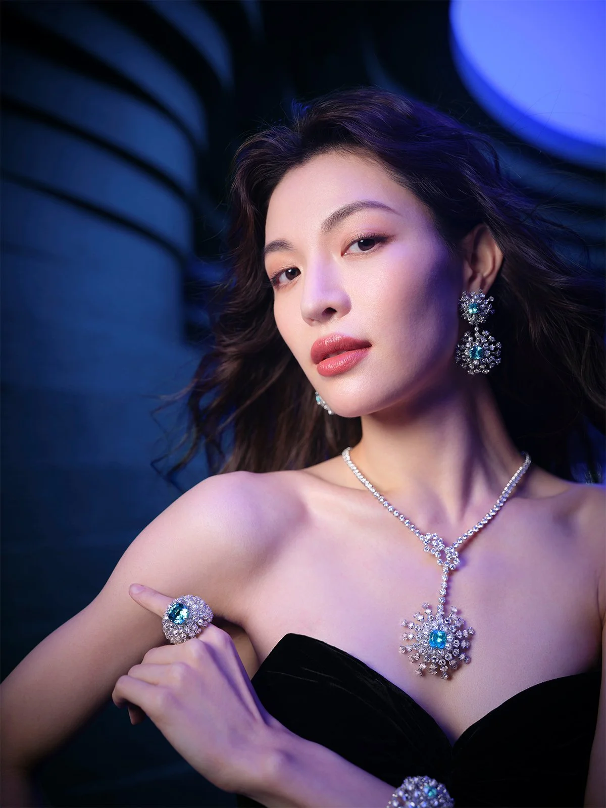 蒂芙尼于上海发布2023 Blue Book高级珠宝系列Out of the Blue 幻海秘境秋季新作，群星亮相共享璀璨时刻 ...