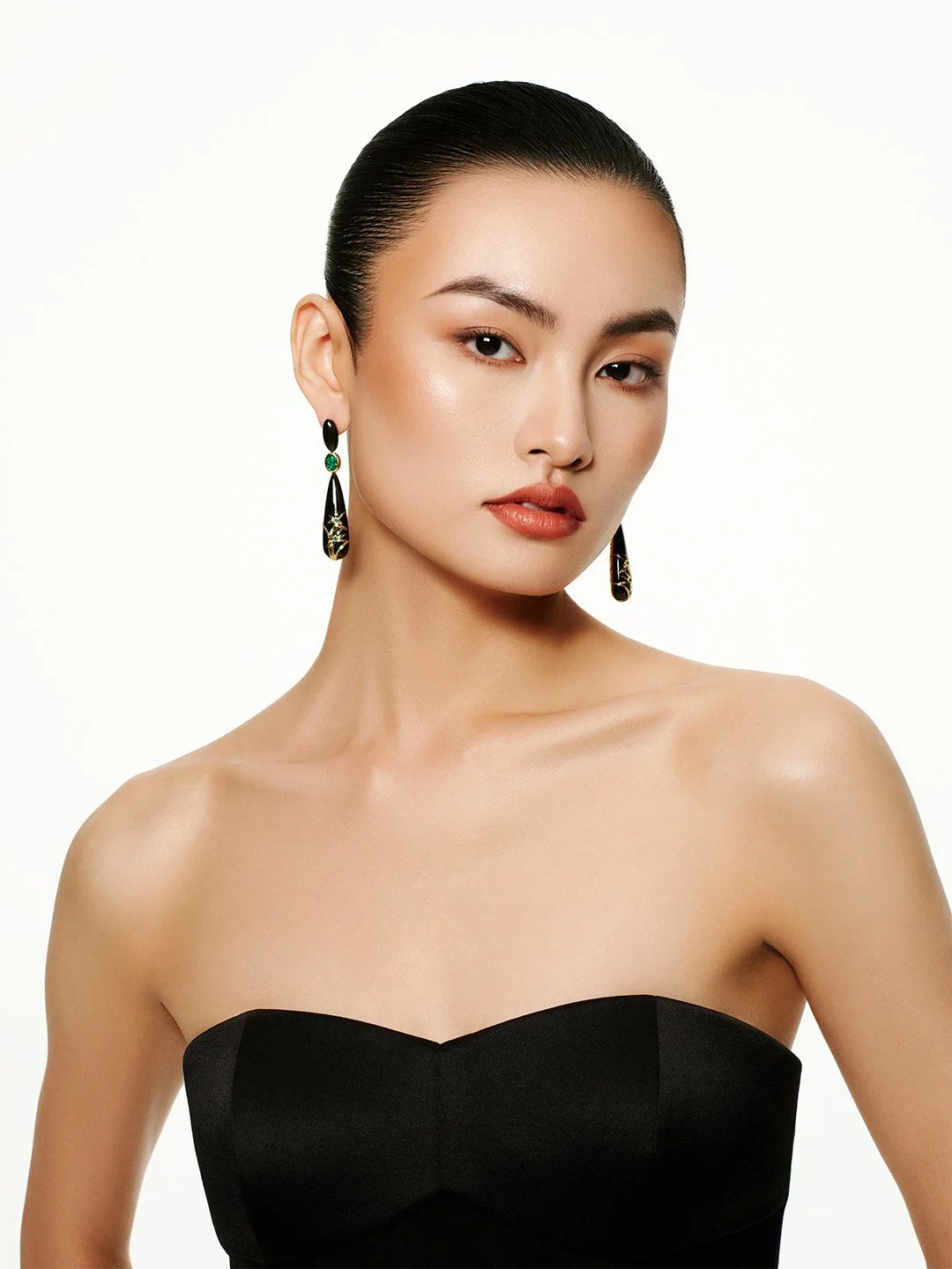 Gemfields携手MidnightOperaHouse，呈献「花时画境」系列祖母绿高珠作品 — Amazedaily