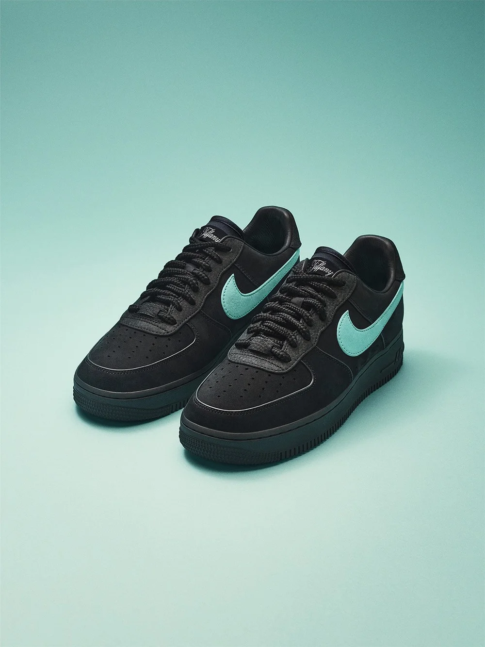首次合作！蒂芙尼携手耐克发布Nike x Tiffany & Co. Air Force 1 1837联名鞋款，以及蒂芙尼限量款纯银配饰系列 ...