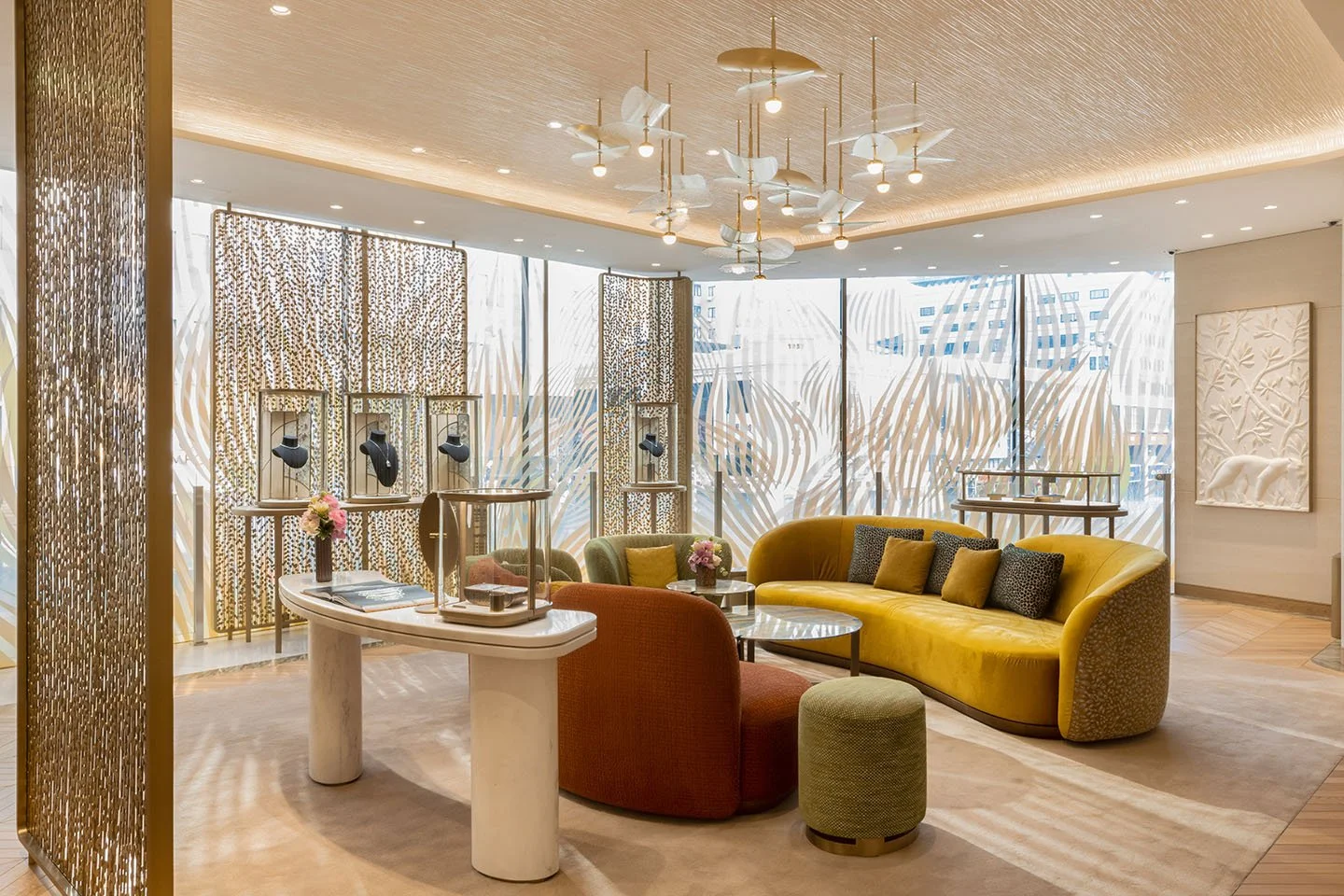 摩登风姿，匠心风范丨全新卡地亚北京王府中環精品店璀璨启幕 — Amazedaily