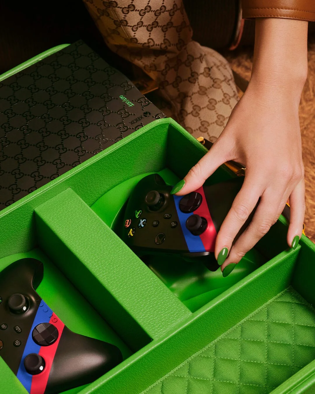 GUCCI古驰与Xbox推出限量版周年纪念套装 — Amazedaily