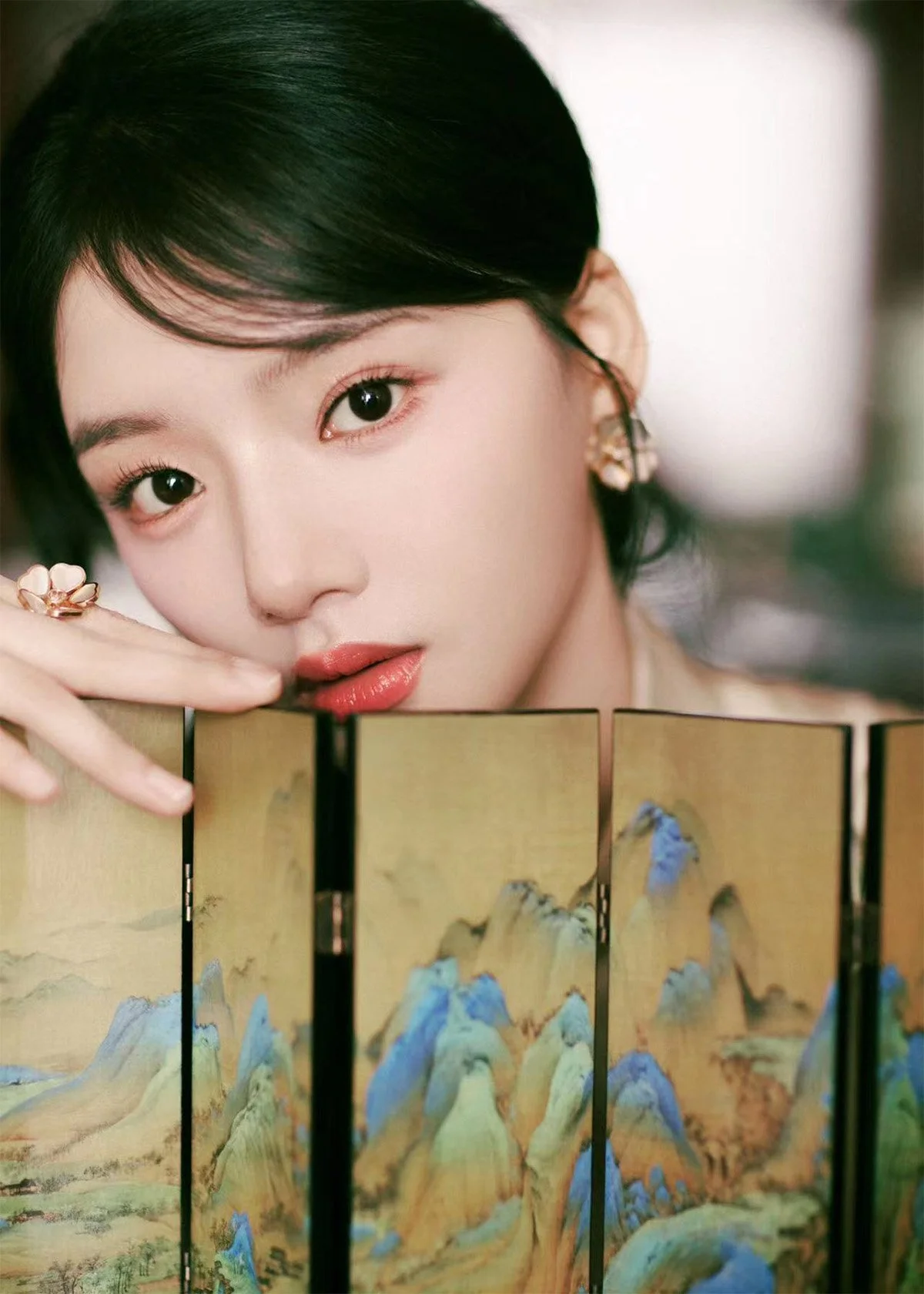 演员任敏佩戴Chopard萧邦珠宝臻品出席活动 — Amazedaily