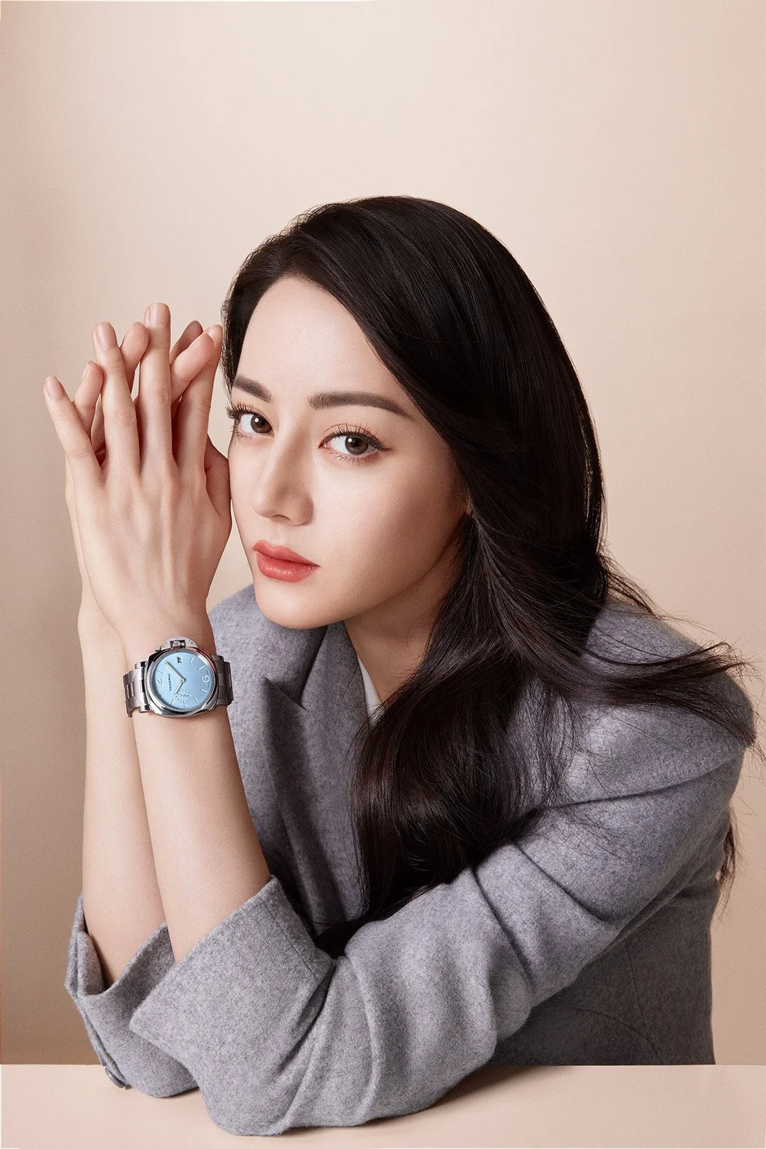 沛纳海携手全球品牌代言人迪丽热巴演绎Luminor Due Pastello 庐米诺杜尔系列浅彩腕表 — Amazedaily