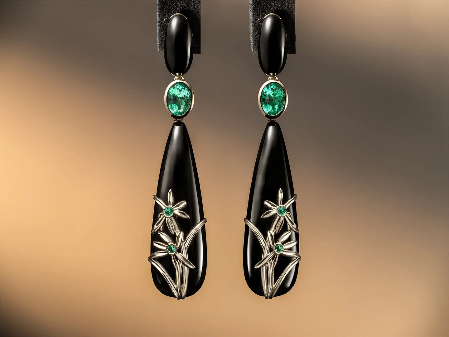 Gemfields携手MidnightOperaHouse，呈献「花时画境」系列祖母绿高珠作品 — Amazedaily