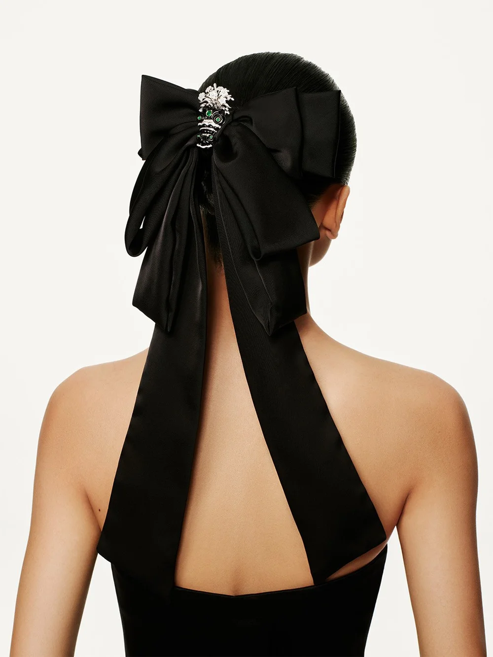 Gemfields携手MidnightOperaHouse，呈献「花时画境」系列祖母绿高珠作品 — Amazedaily