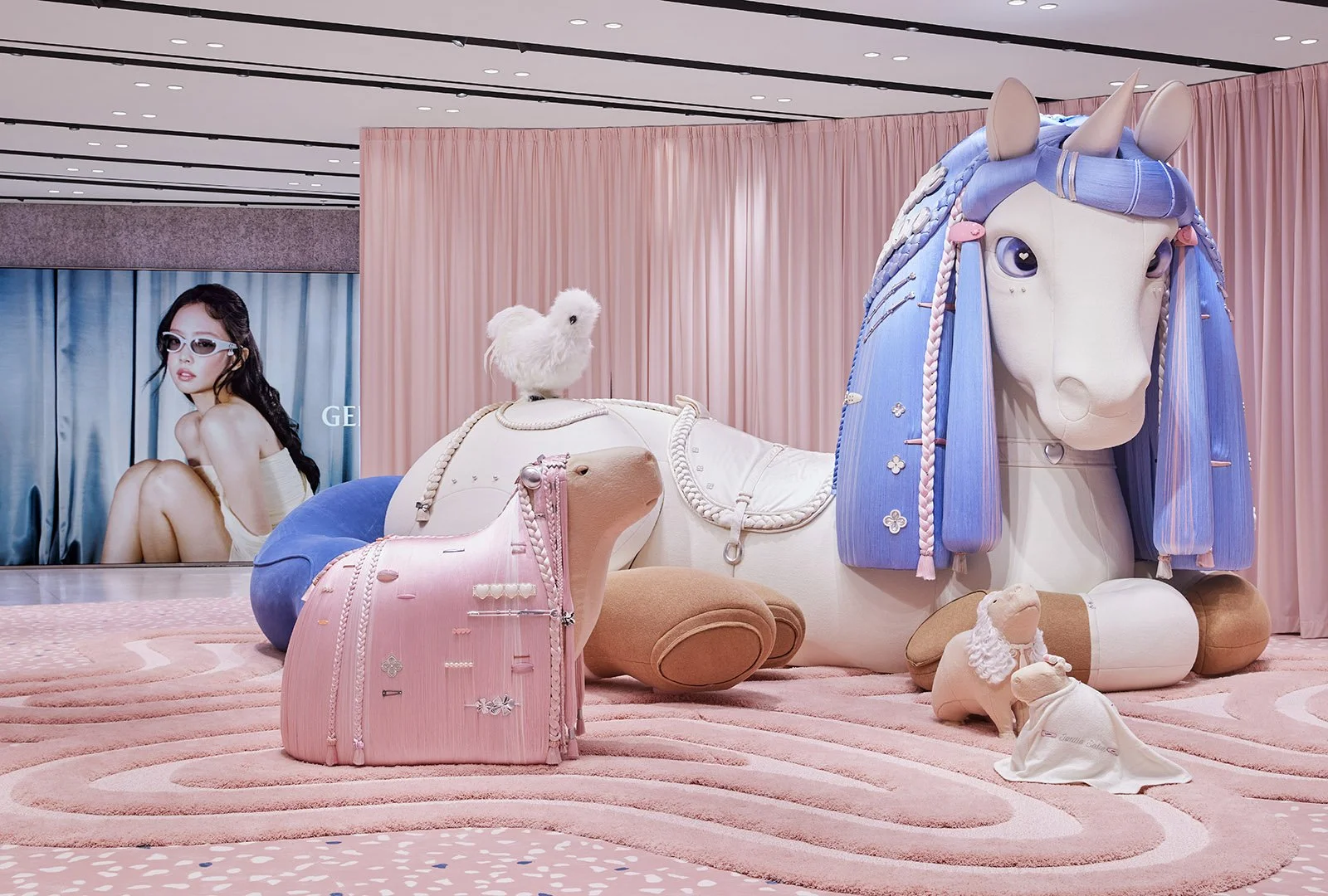 GENTLE MONSTER x Jennie联名系列全球正式发售，限时空间同步揭幕 — Amazedaily