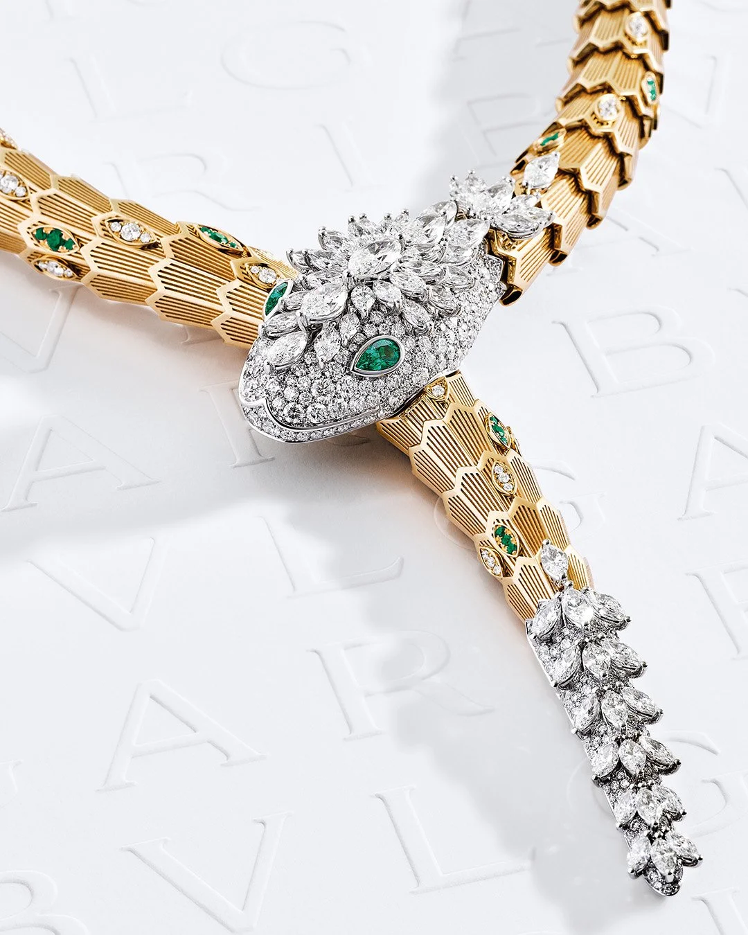 舒淇优雅亮相BVLGARI宝格丽全新广告大片，魅力演绎Serpenti系列珠宝 — Amazedaily