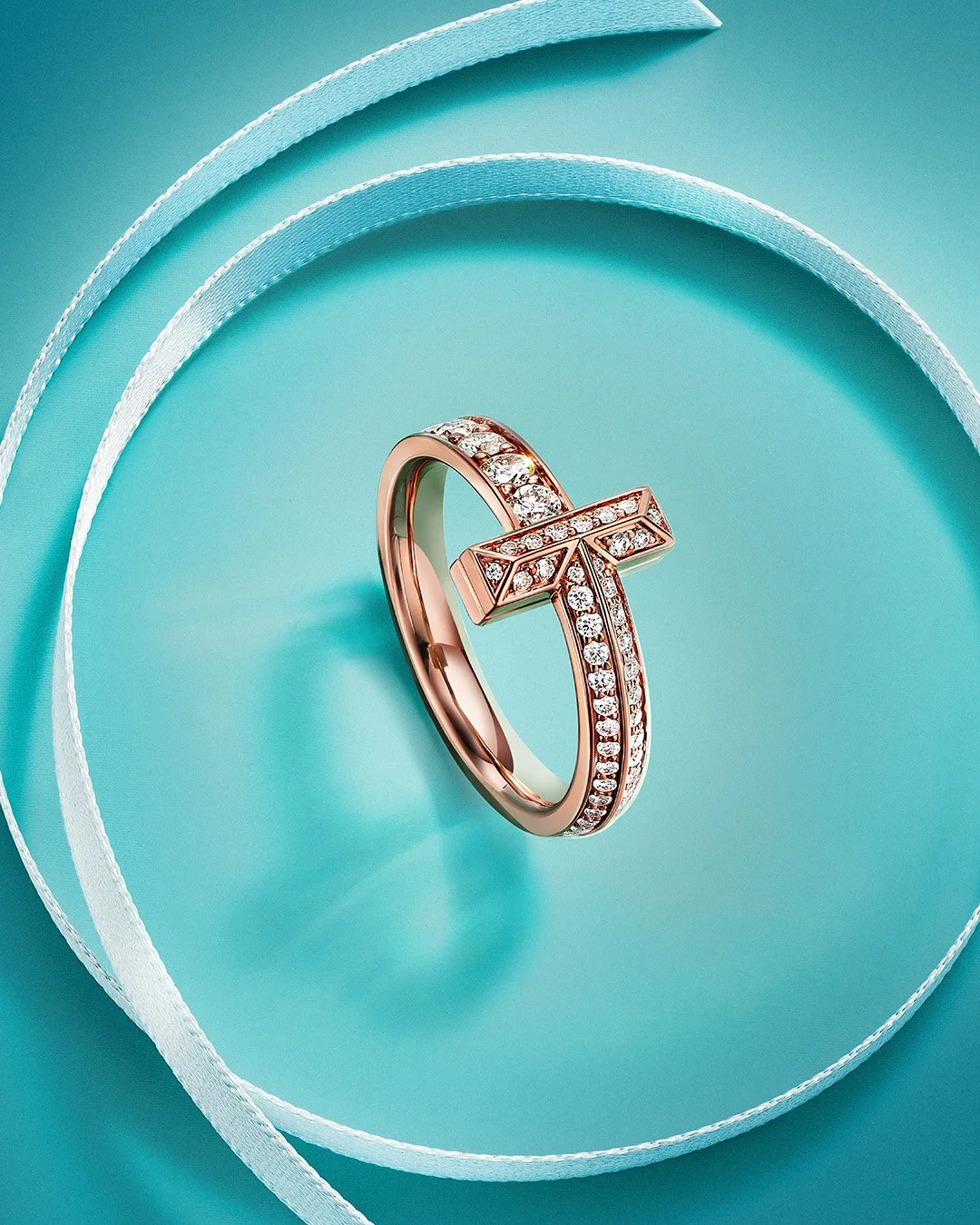 蒂芙尼呈献全新520广告大片，于中国市场全球首发Tiffany Knot系列全新双色金镶钻项链 — Amazedaily