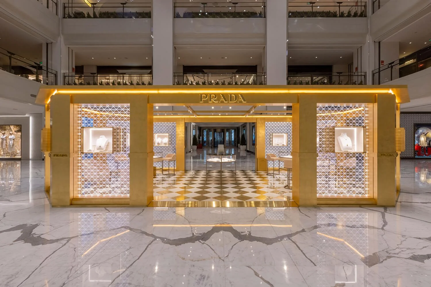 Prada Triangolo限时店闪耀亮相北京SKP — Amazedaily