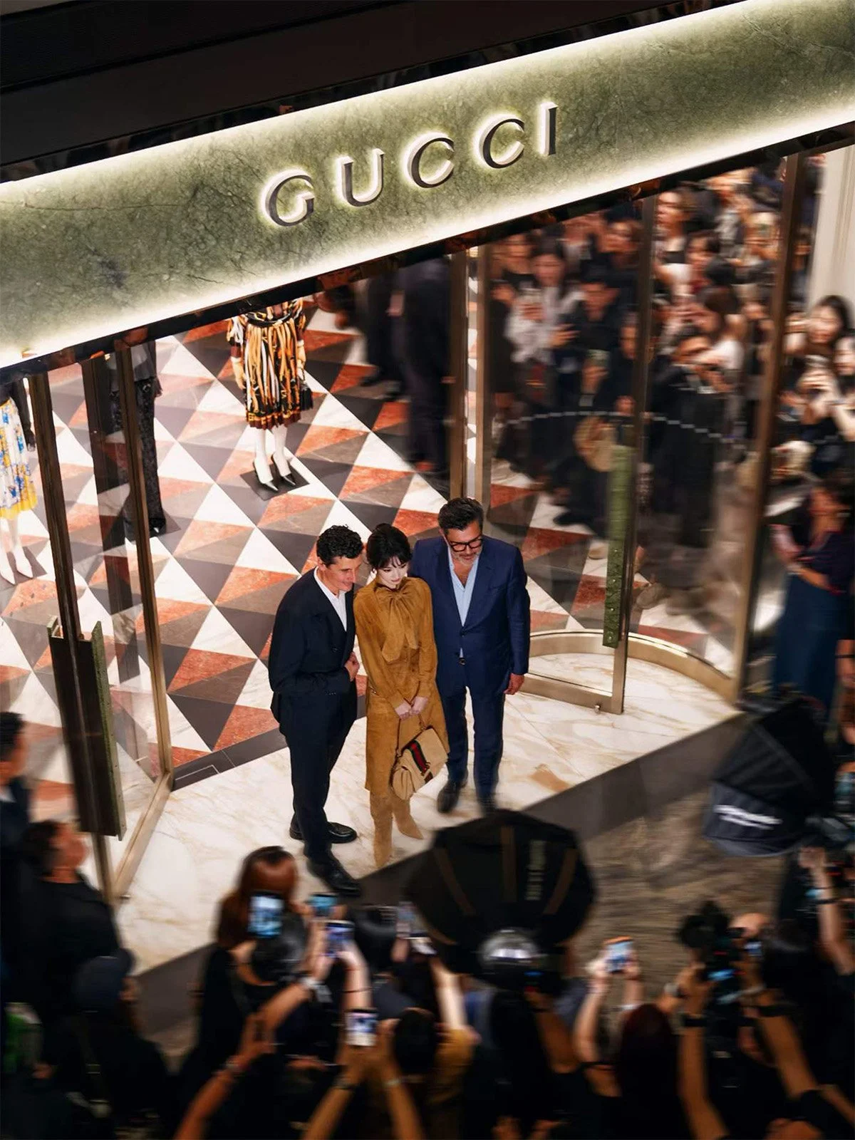 演员及品牌好友田曦薇身着古驰亮相Generation Gucci活动 — Amazedaily