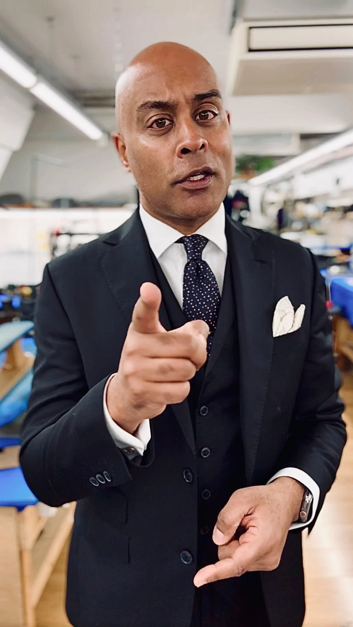 Roberto Revilla London Bespoke Suits & Shirts