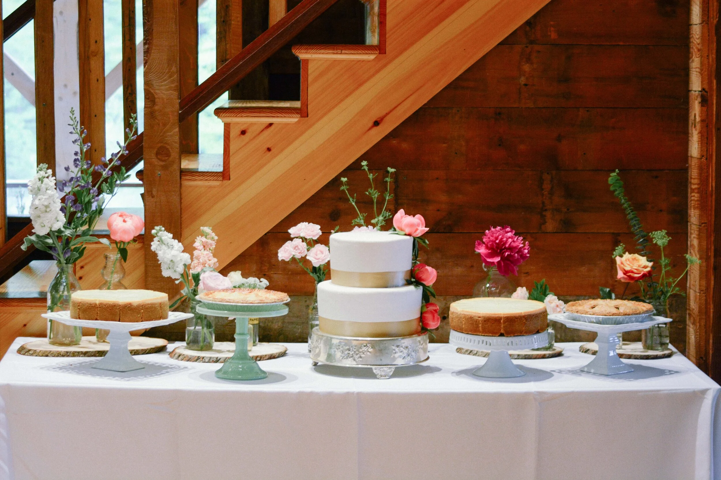 Dining — Full Moon Resort Weddings