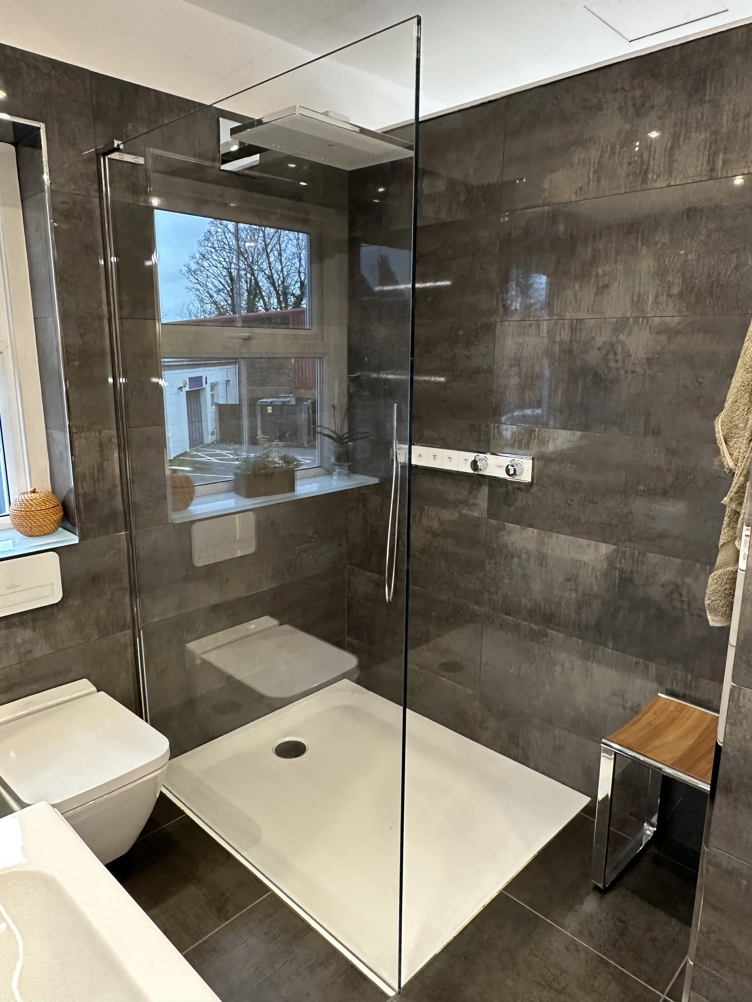 View our ex-display products available to buy at discounted prices ...
