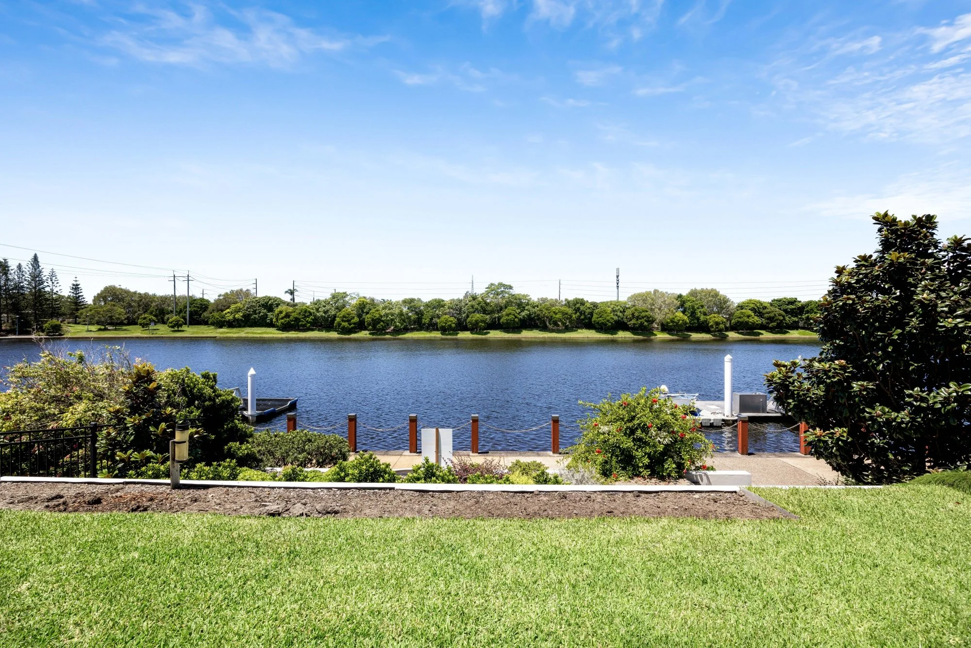 KAWANA ISLAND - 18 BONAIRE COURT