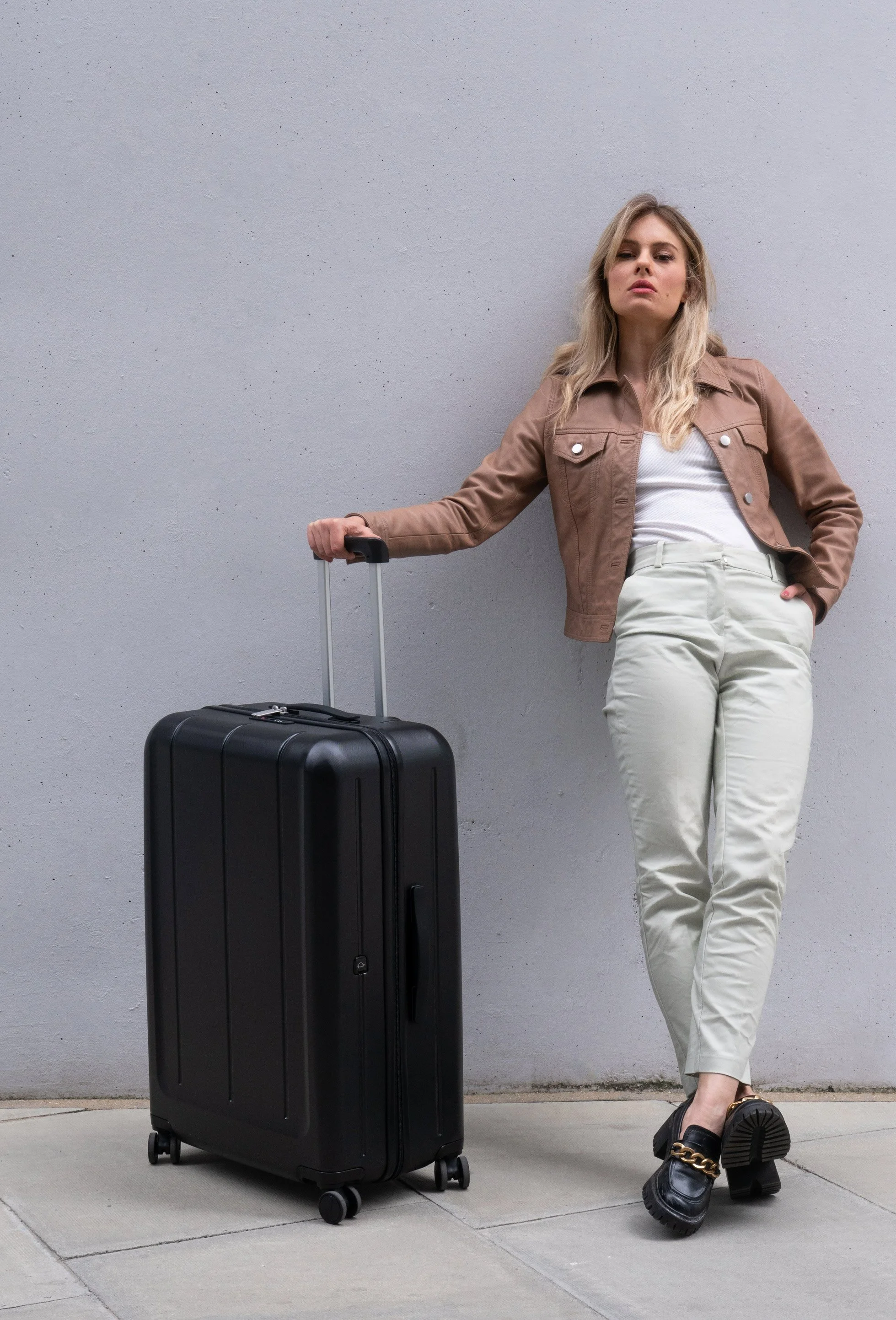 Discovery Night Black Large Suitcase | Robusto Luggage & Suitcases