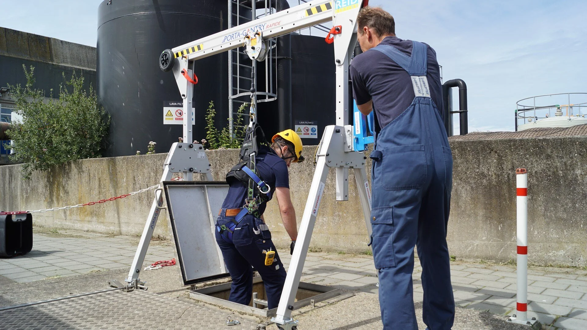 PORTA GANTRY RAPIDE - Goods and Personnel Lifting Aluminium Gantry ...