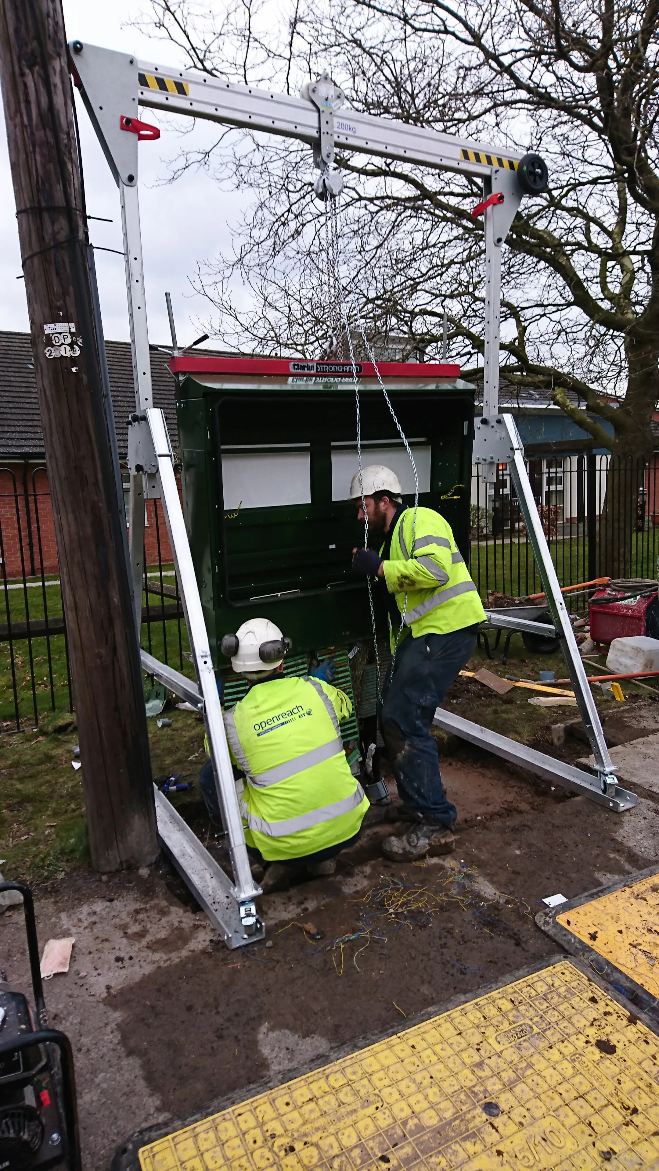 PORTA GANTRY RAPIDE - Goods and Personnel Lifting Aluminium Gantry ...