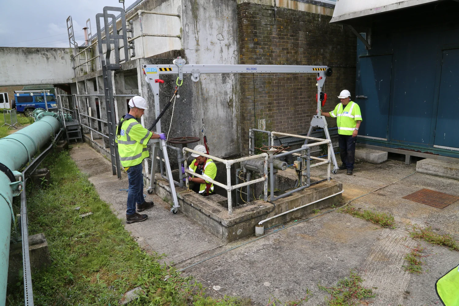 REID Lifting - Designer & Manufacturer of Portable, Aluminium Gantry ...