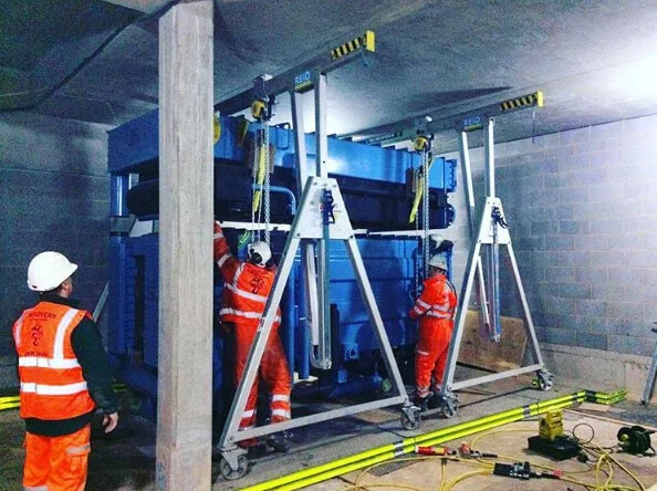 PORTA GANTRY – Goods and Personnel Lifting, Fall Arrest Aluminium ...