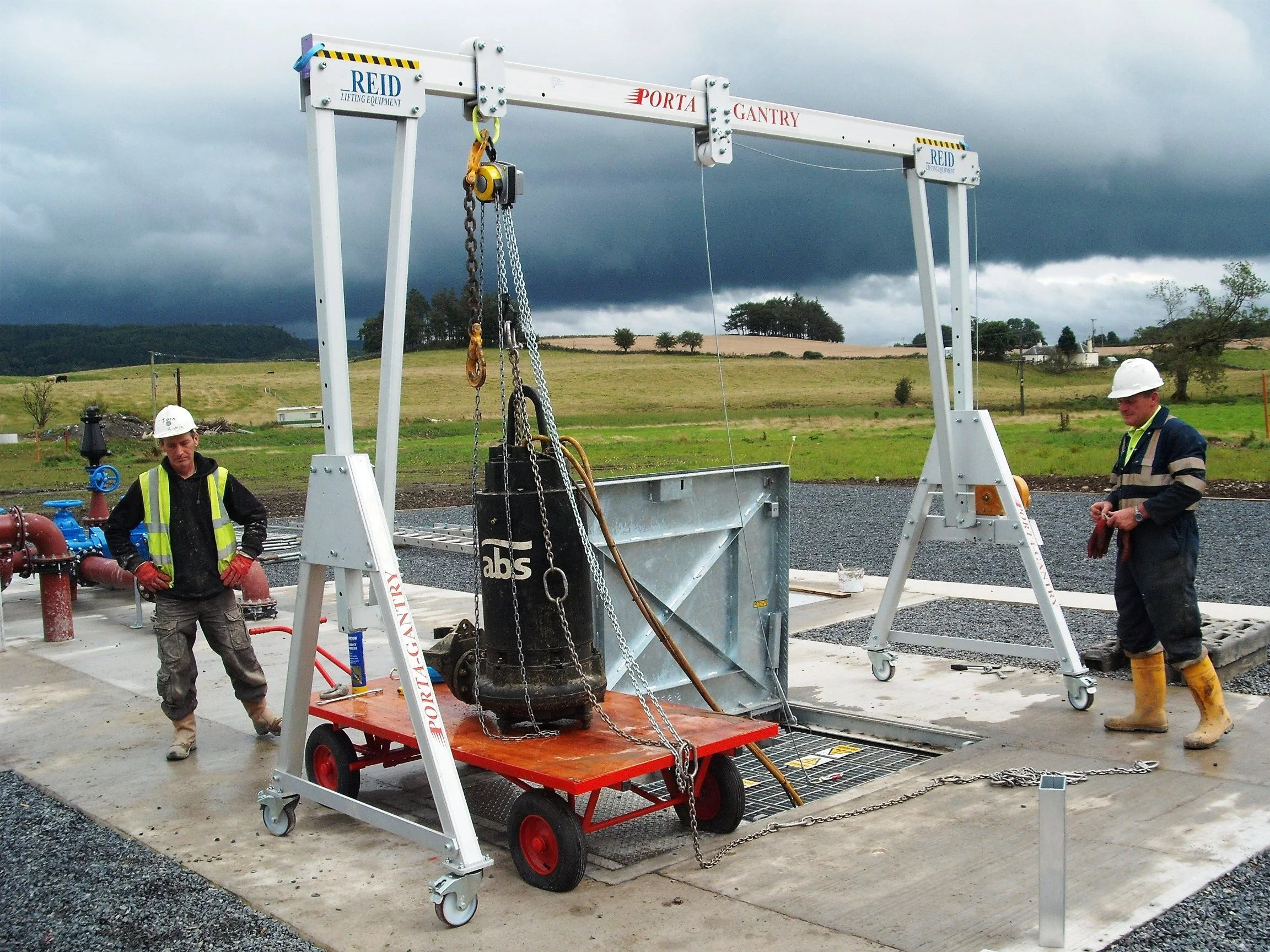 PORTA GANTRY – Goods and Personnel Lifting, Fall Arrest Aluminium ...