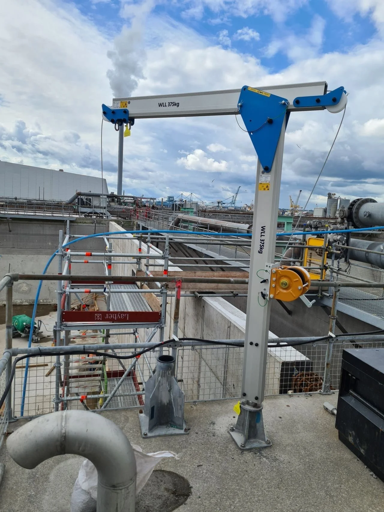 How does a davit system work for pump lift maintenance? — REID Lifting