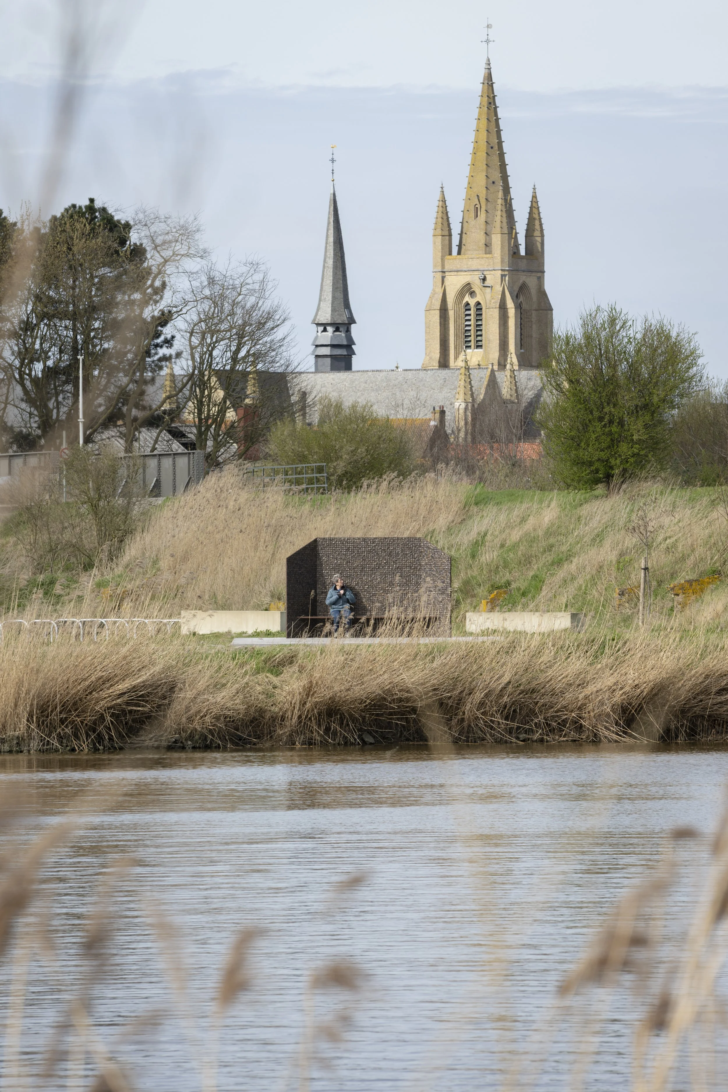 Selva Aparicio is a Spanish-born, Chicago-based artist working across sculpture and installation ...