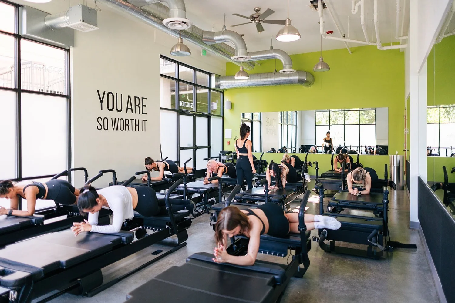 LYNNWOOD — Cut + Flow Studio