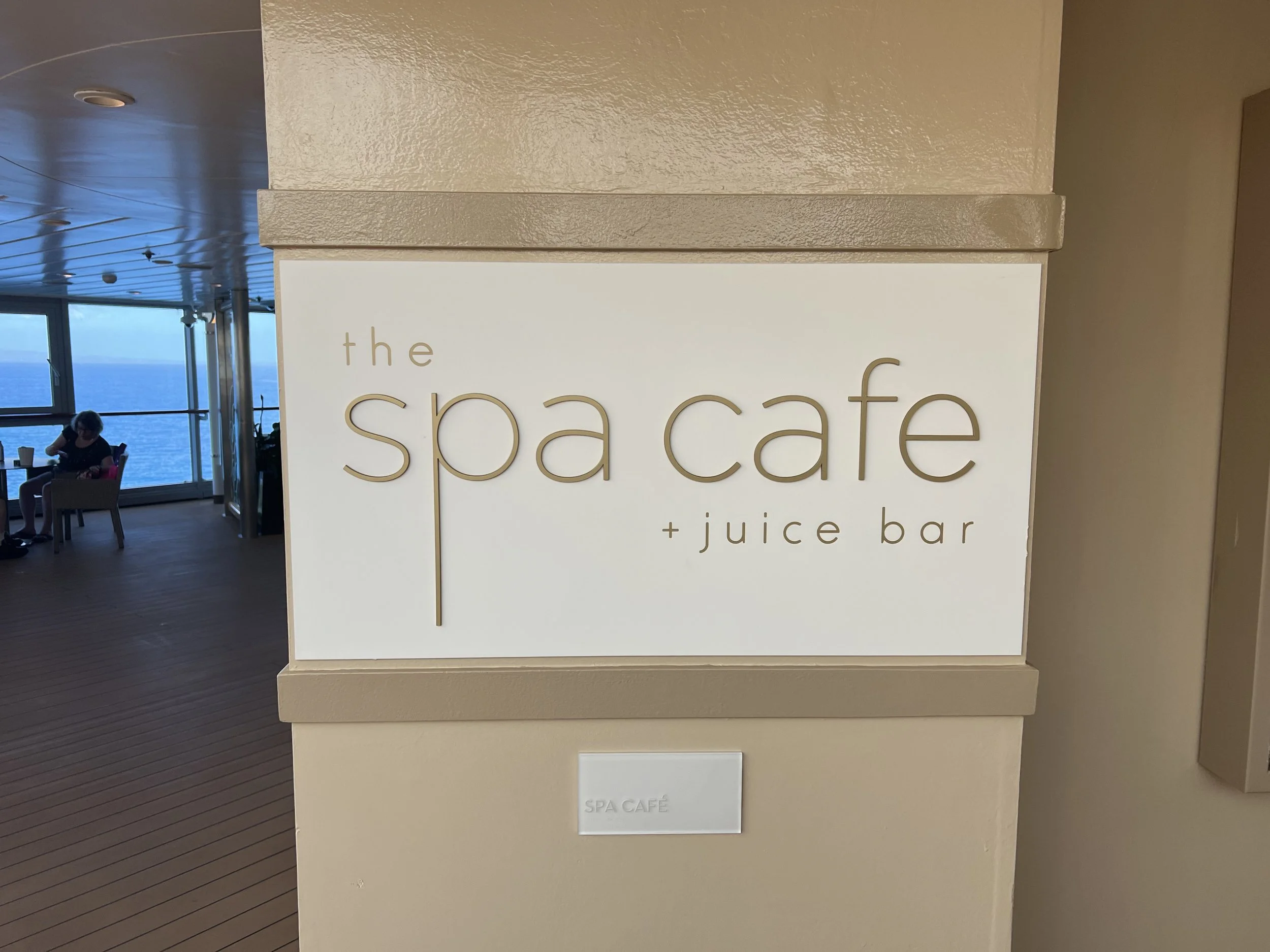 The Healthy Celebrity Spa Cafe: 11 Reasons To Try It (With Menu)