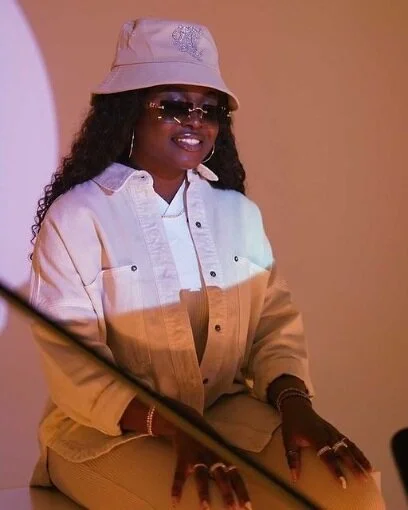 TikTok Star Aqyila Shares Viral Hit "Vibe for Me" Visualizer and Shares ...