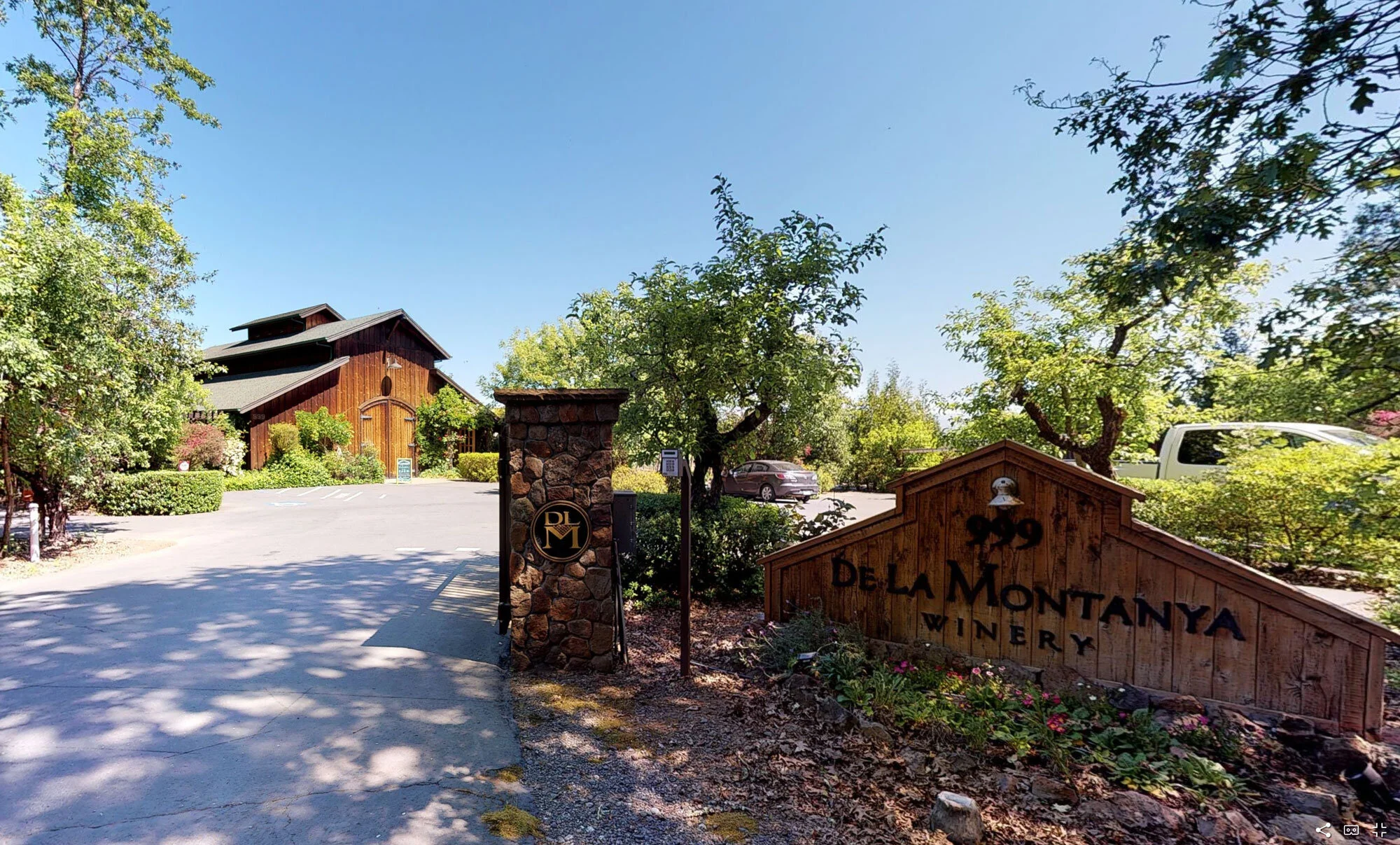 De La Montanya Vineyards & Winery