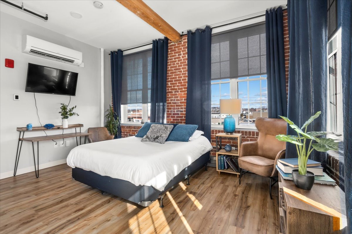 Studio Apartment Airbnb Manchester NH — The Factory on Willow