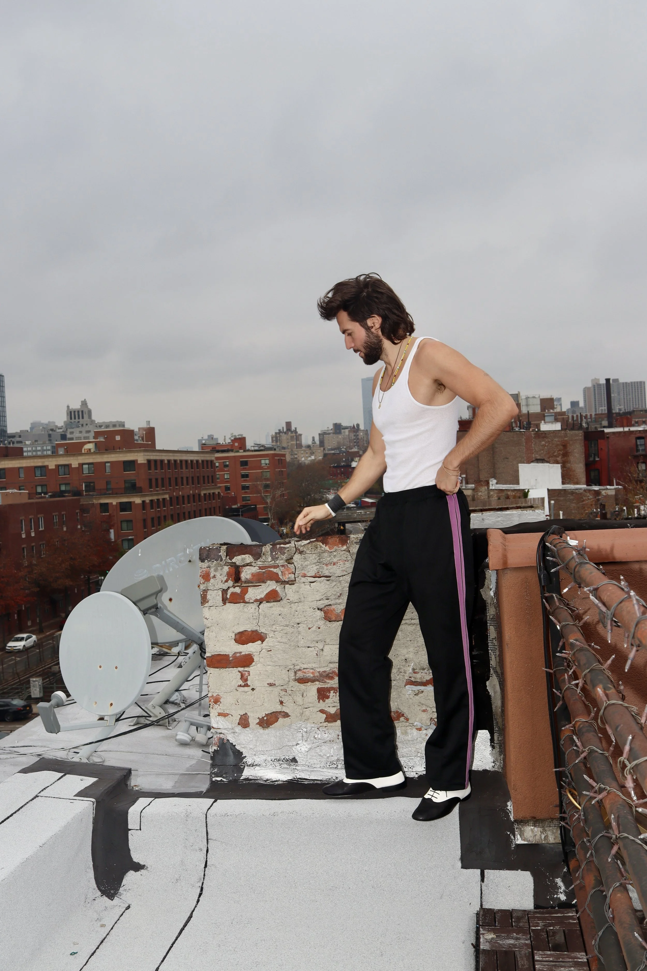Actor Guy Burnet talks about Landman and his latest style choices — The ...