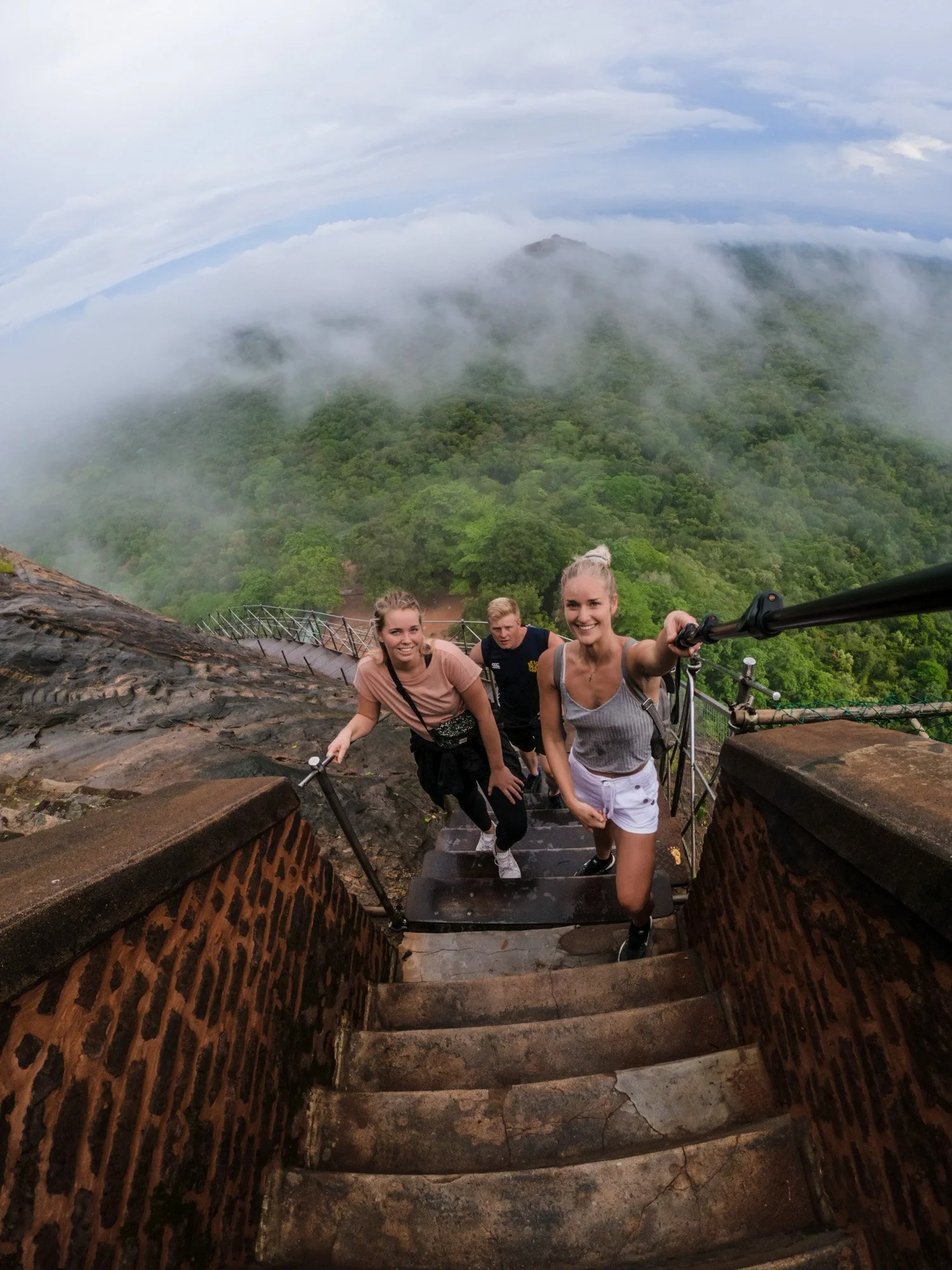 SOLO TRAVEL IN SRI LANKA: A DETAILED GUIDE ABOUT MY EXPERIENCE AS A ...