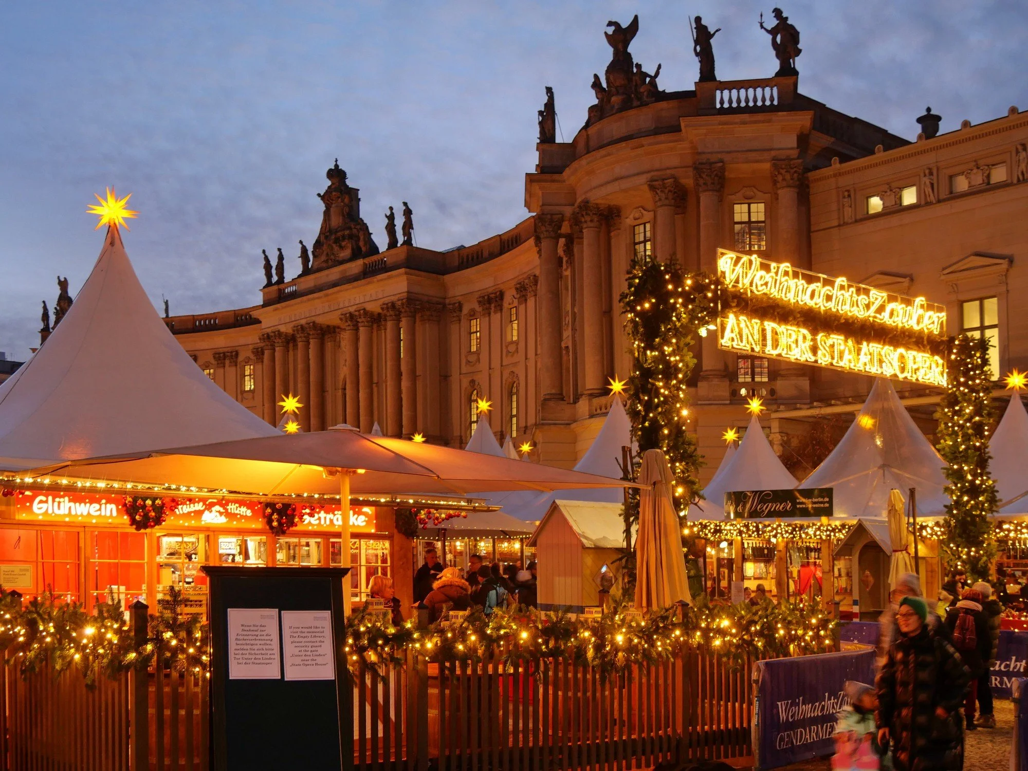 Postelegantes Weihnachtsmarkt Bebelplatz 2023 Bilder