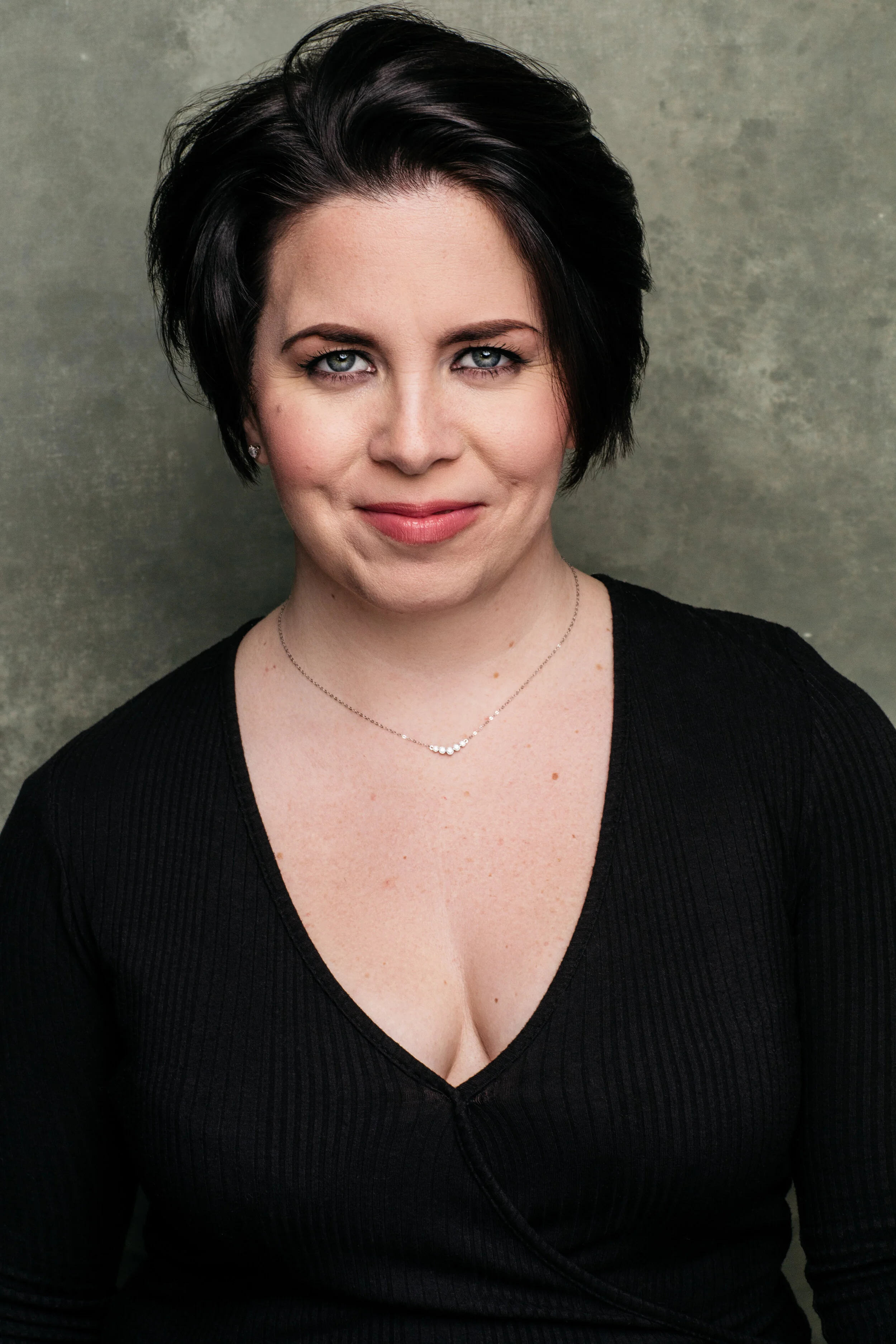 Caitlin Graham | NYC Actor, VO Artist, Writer, Monologist