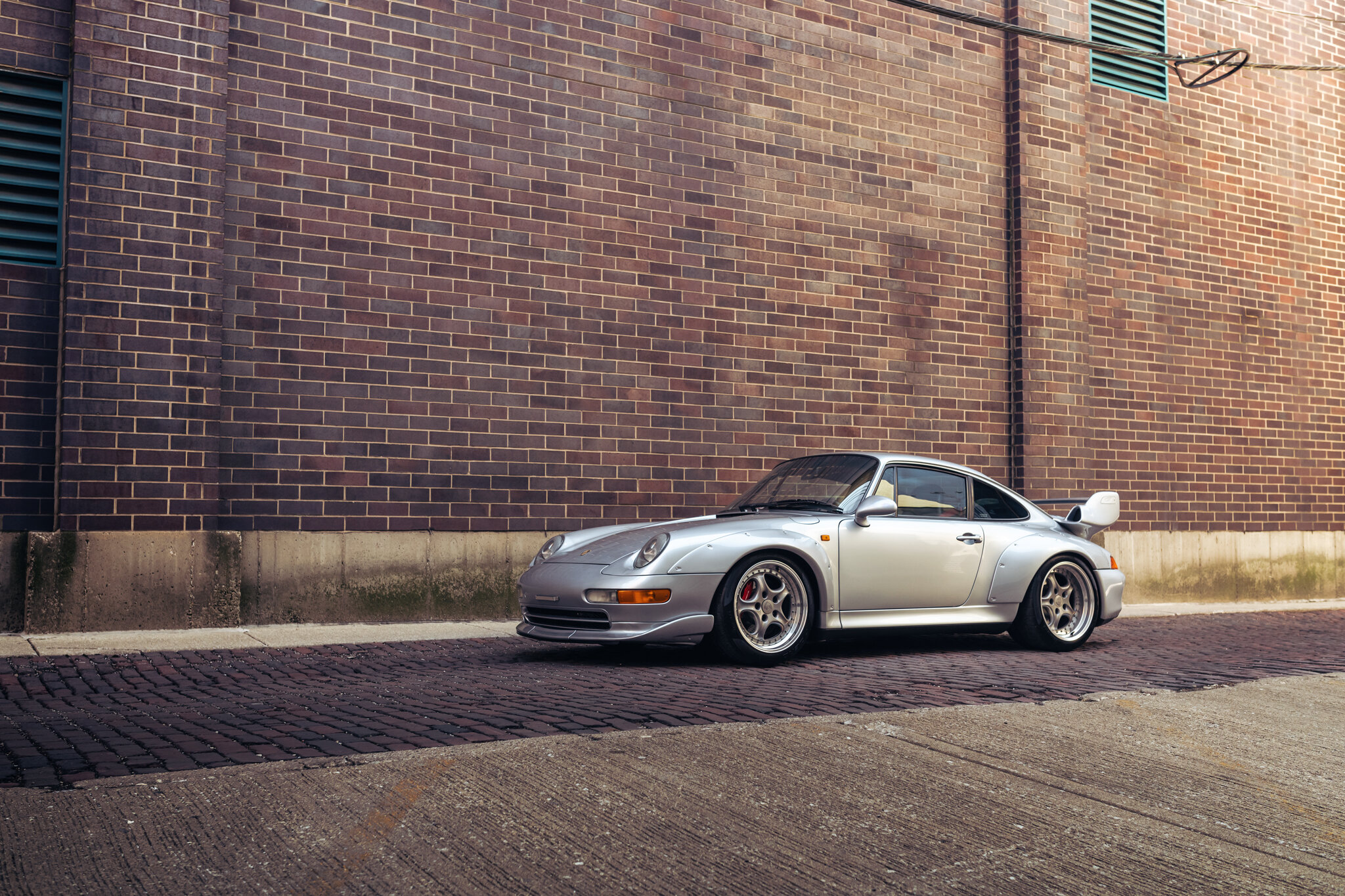 Porsche 993 GT2 Downtown Chicago — Jeremy Cliff Automotive Photography