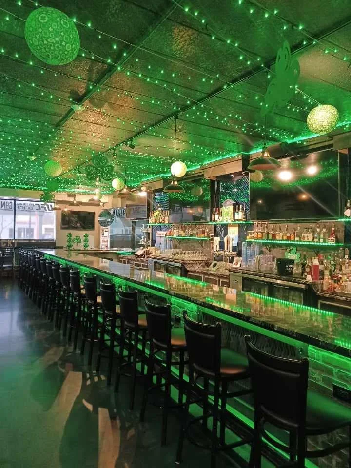 DEUCES SPORTS BAR & GRILL