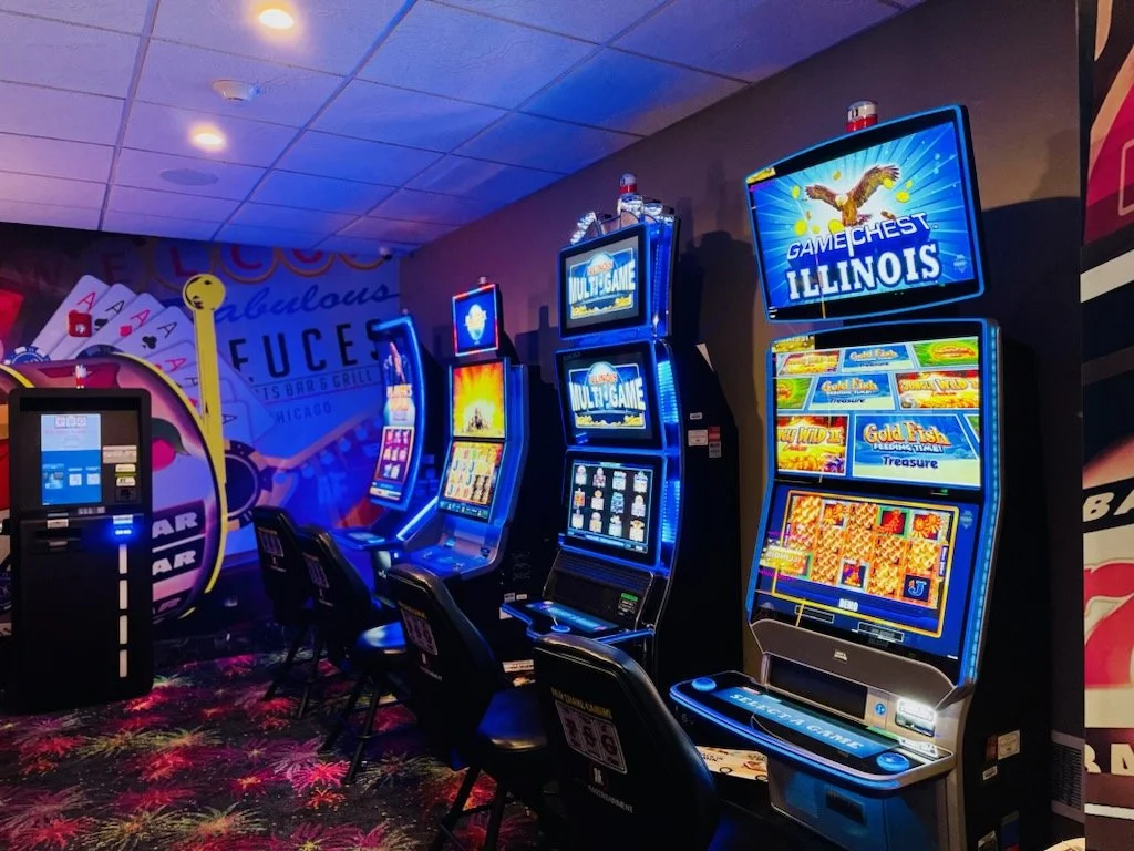 DEUCES SPORTS BAR & GRILL