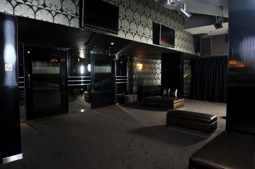 VENUE — TRAK LOUNGE BAR
